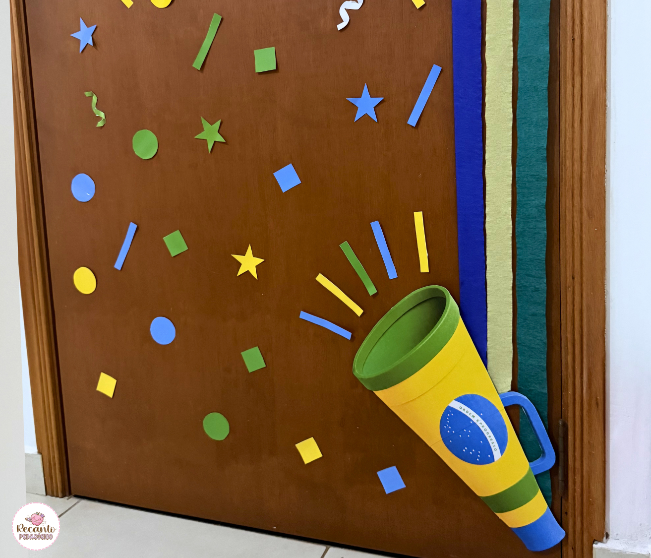 Decoração de Porta Torcida do Brasil — Copa do Mundo - Recanto Pedagógico